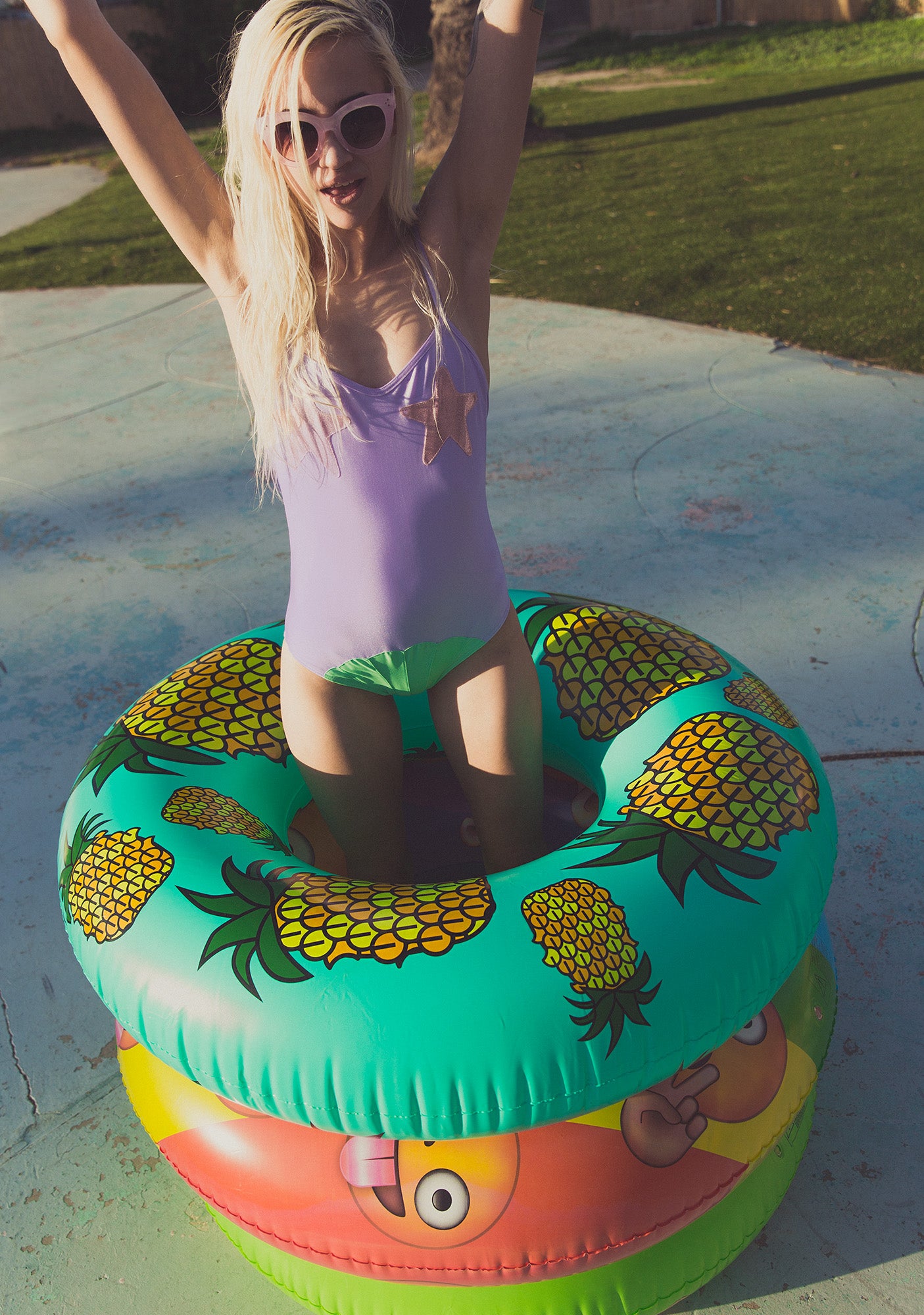 Gettin' Turnt Emoji Pool Float – Dolls Kill