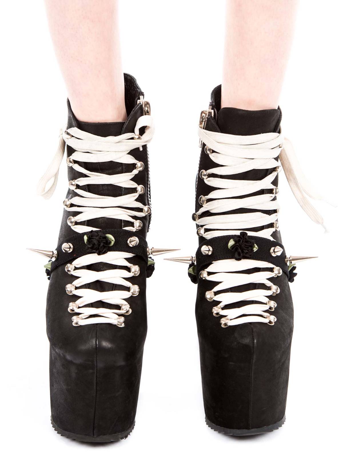 Spikes and Flower Shoe Garter - Pink – Dolls Kill