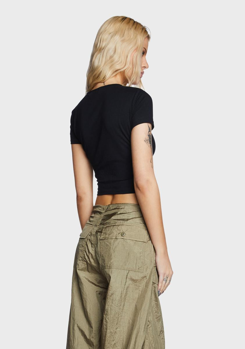 Motel Short Sleeve Cut Out Crop Tee - Black – Dolls Kill