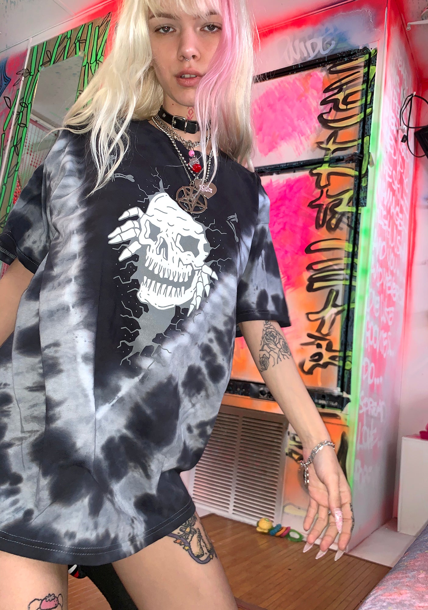 Black Tie Dye Crack Head Graphic Tee – Dolls Kill