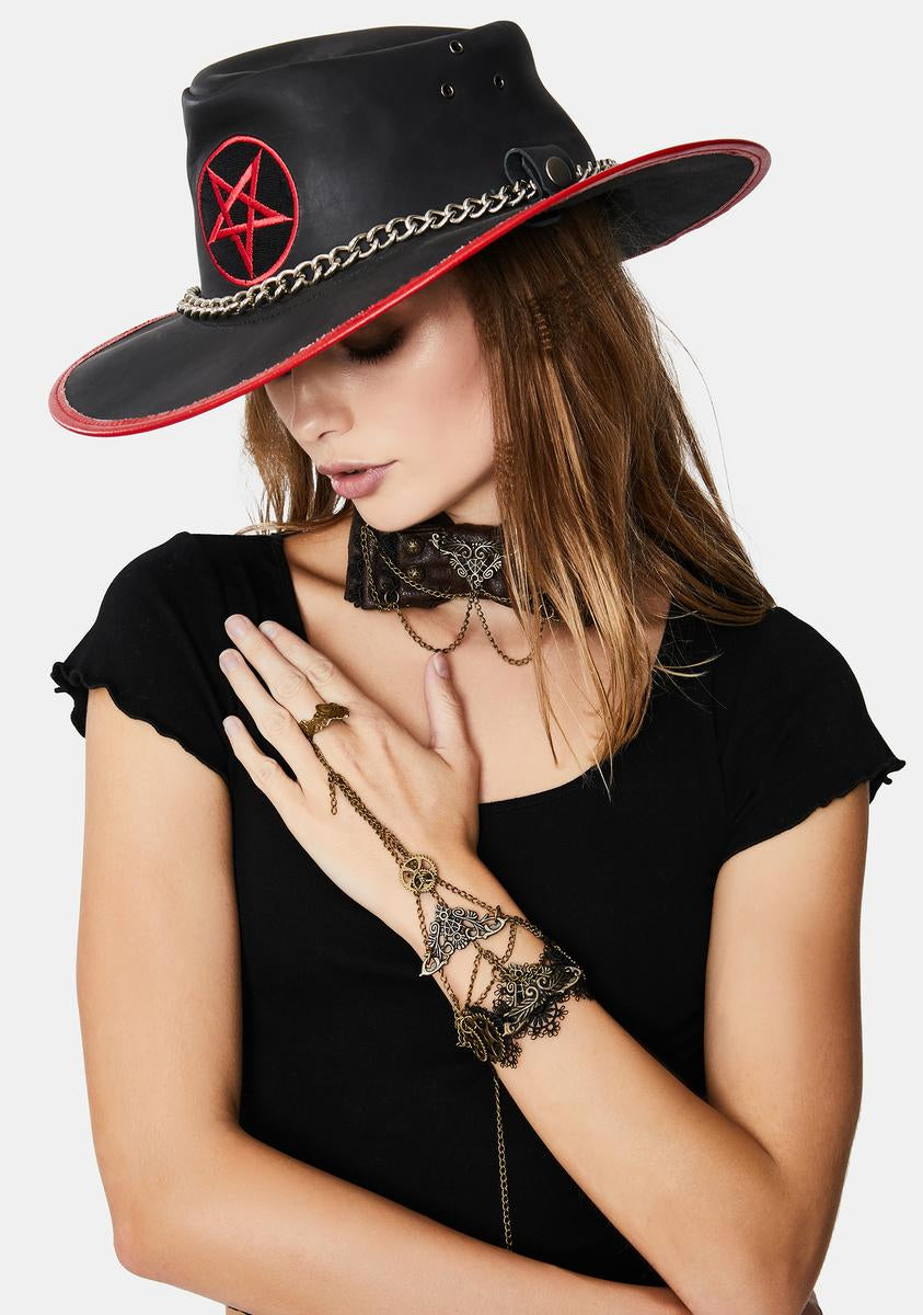 Gold Middle Finger Chain – Dolls Kill