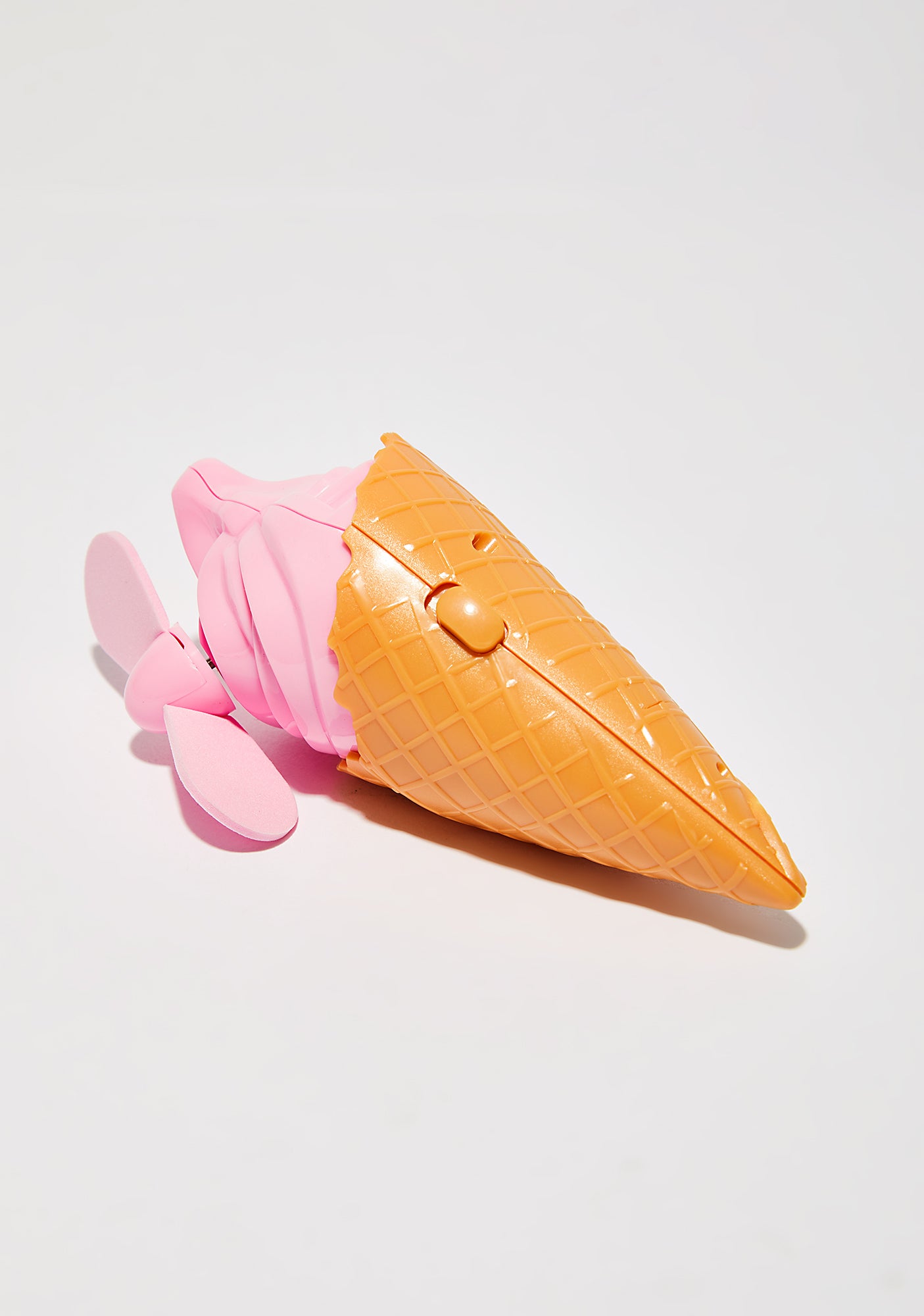 Portable Beach Fan – Dolls Kill