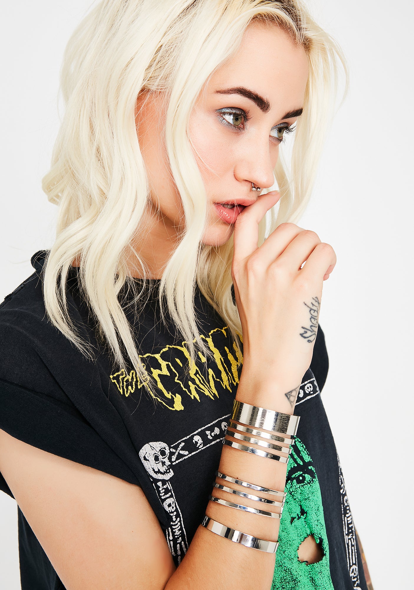 Get On My Level Cut-Out Cuff – Dolls Kill