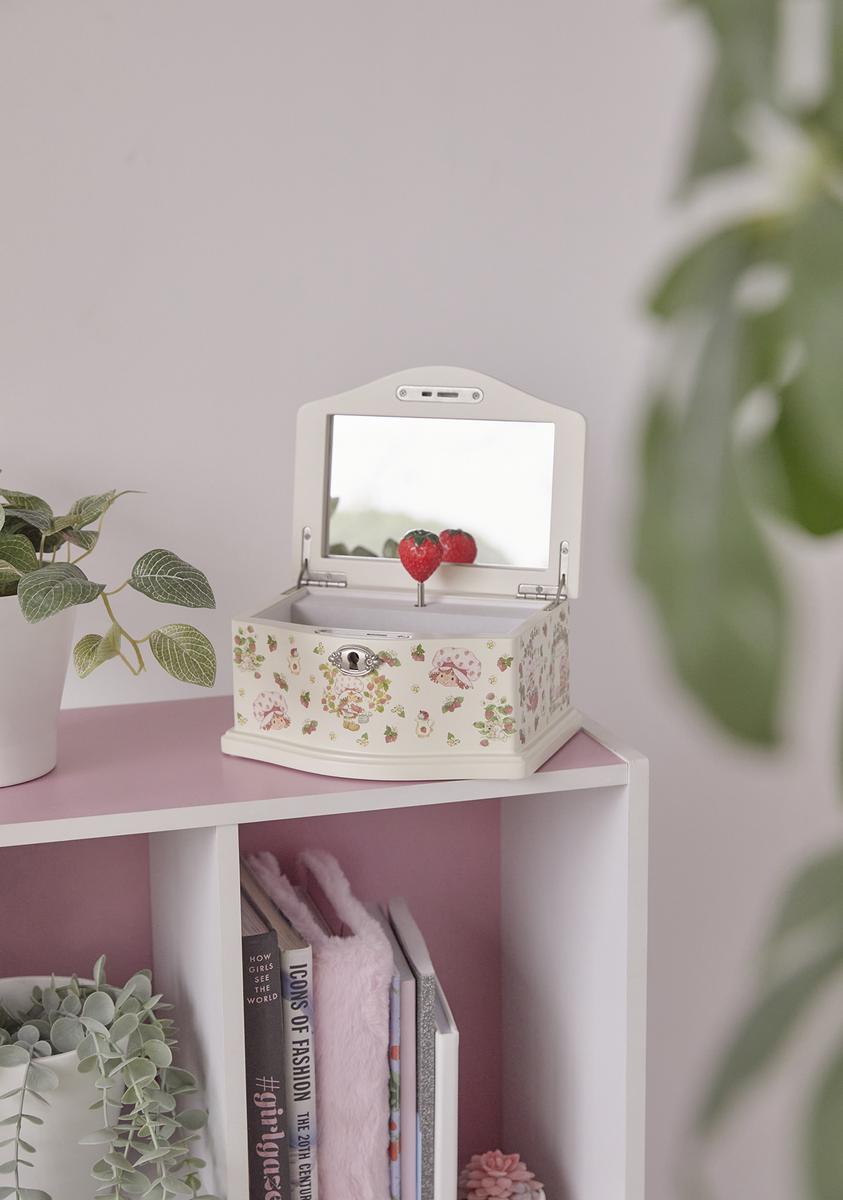 Dolls Kill X Strawberry ShortcakeStrawberry Musical Jewelry Box - White