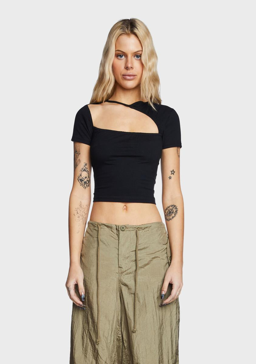 Motel Short Sleeve Cut Out Crop Tee - Black – Dolls Kill