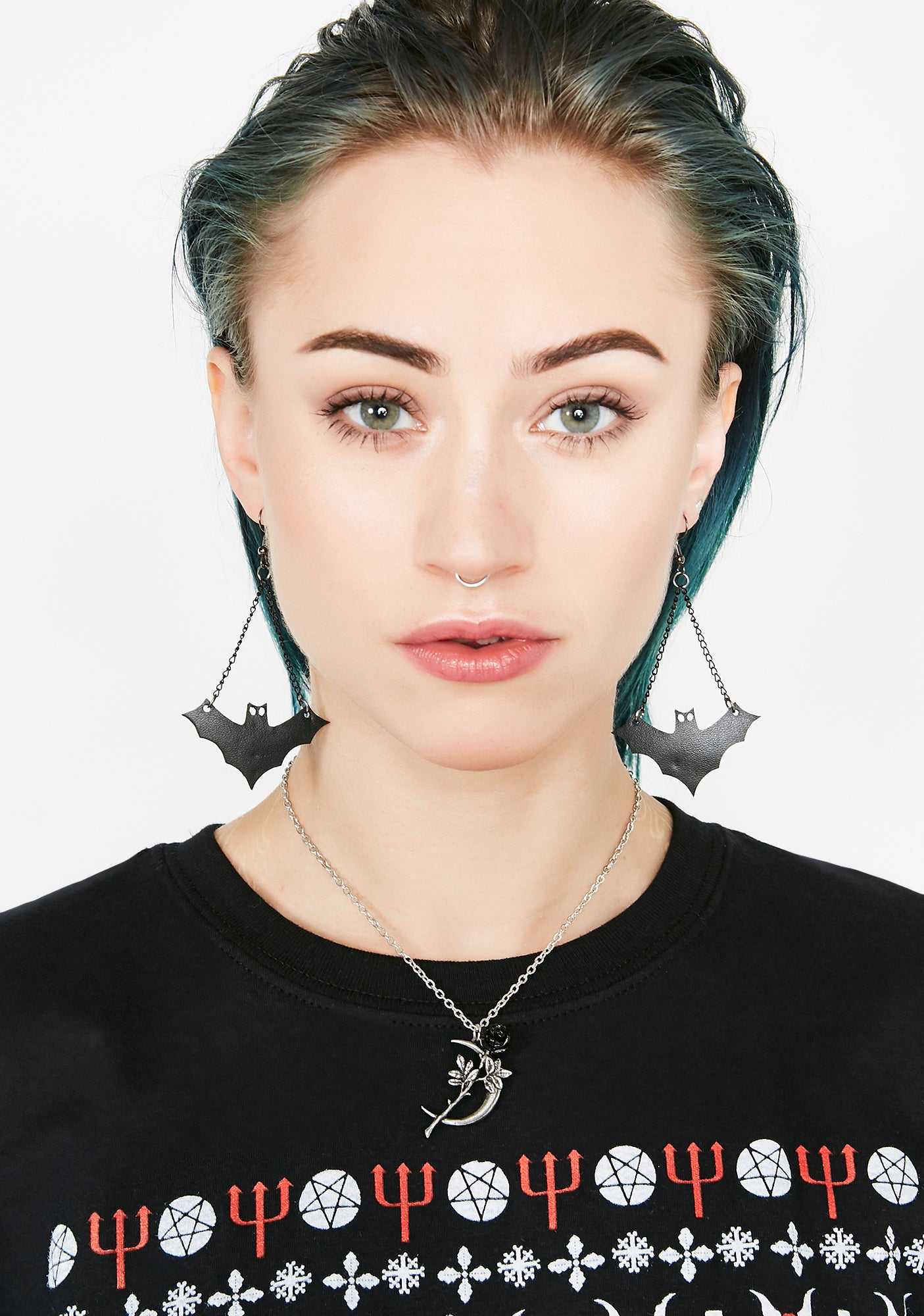 Call Of Night Bat Earrings – Dolls Kill