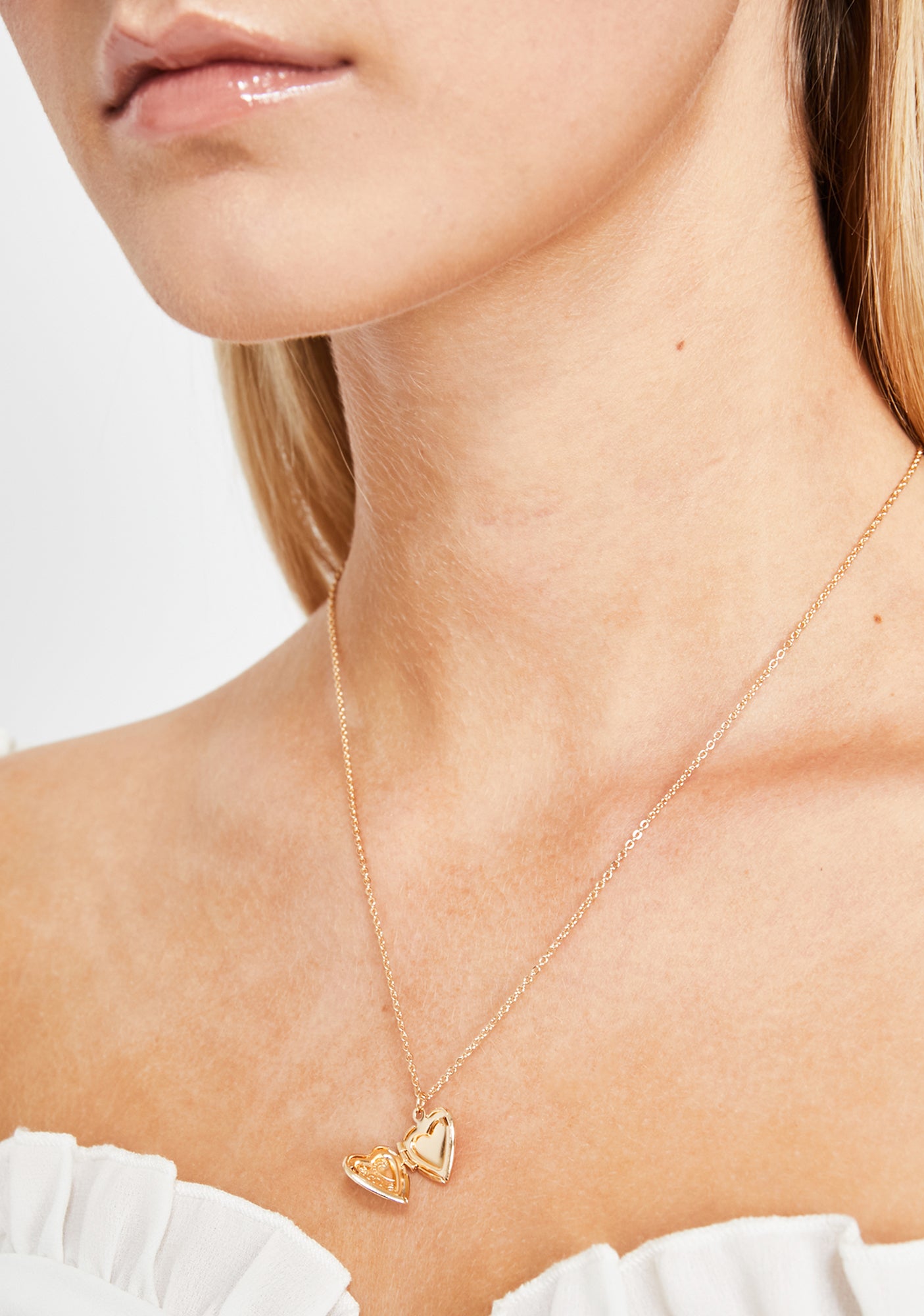 Gold Heart Locket Necklace – Dolls Kill