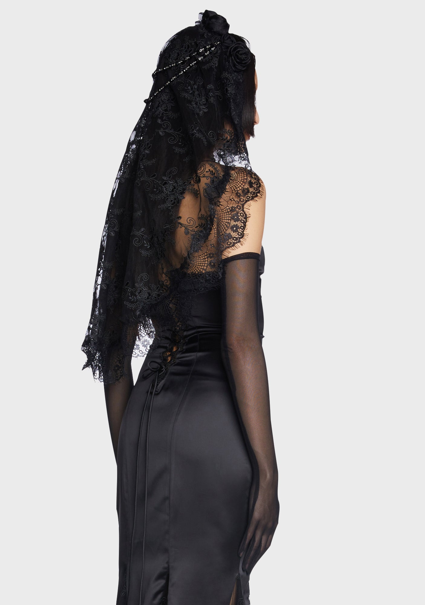 Unholy Lace Floral Veil With Roses And Bead Chains - Black – Dolls Kill