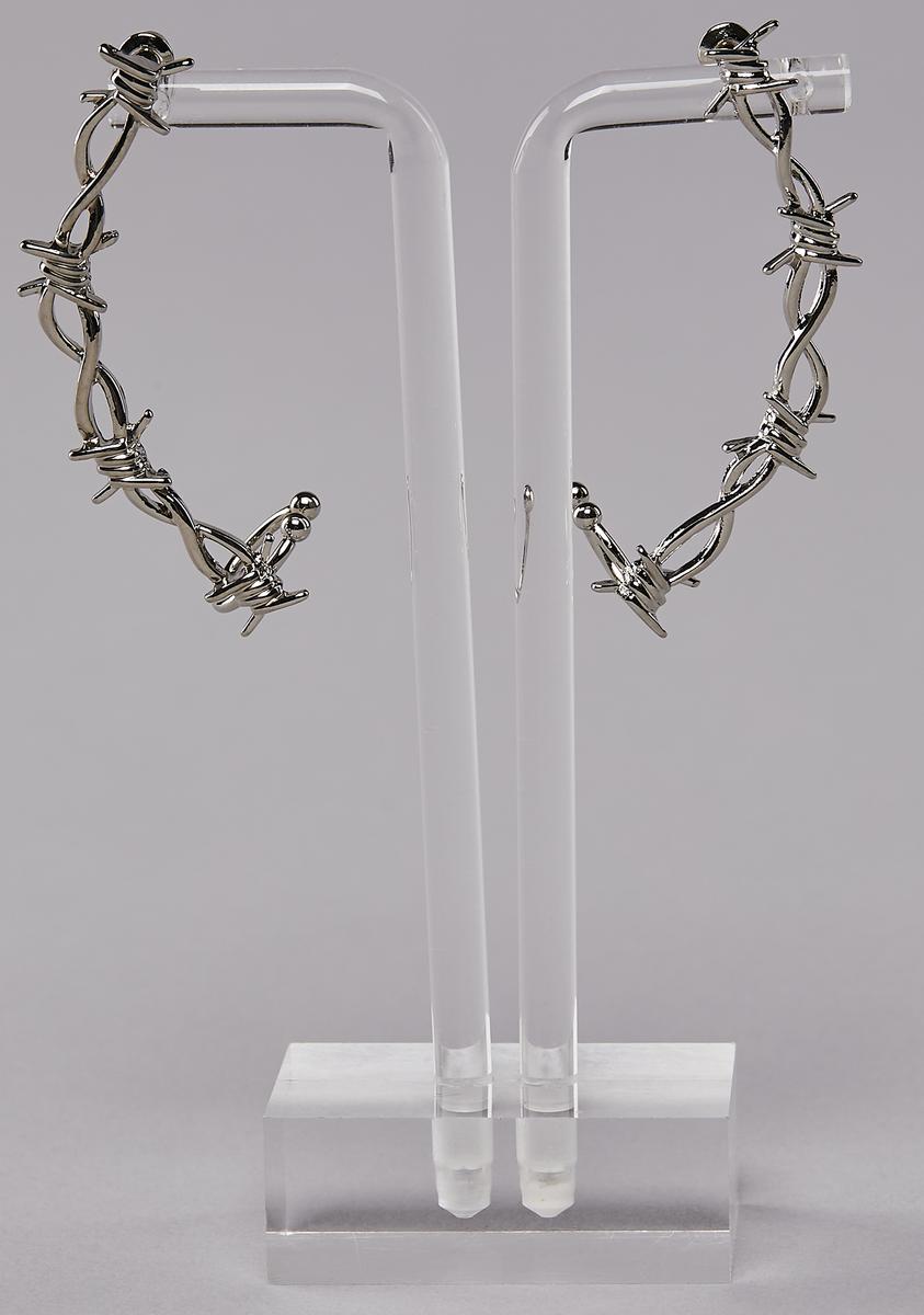 Widow Barbed Wire Ear Cuffs - Silver – Dolls Kill