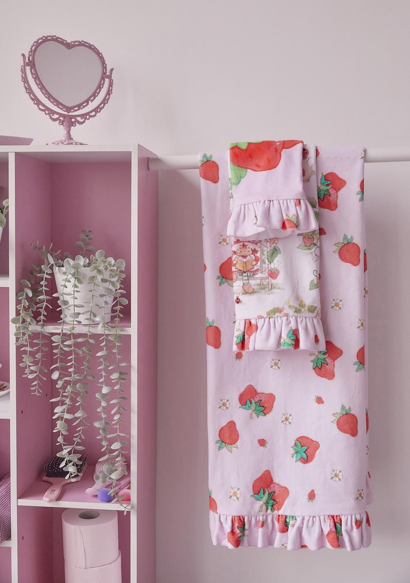 Dolls Kill X Strawberry Shortcake Three Towel Strawberry Print Set - Pink