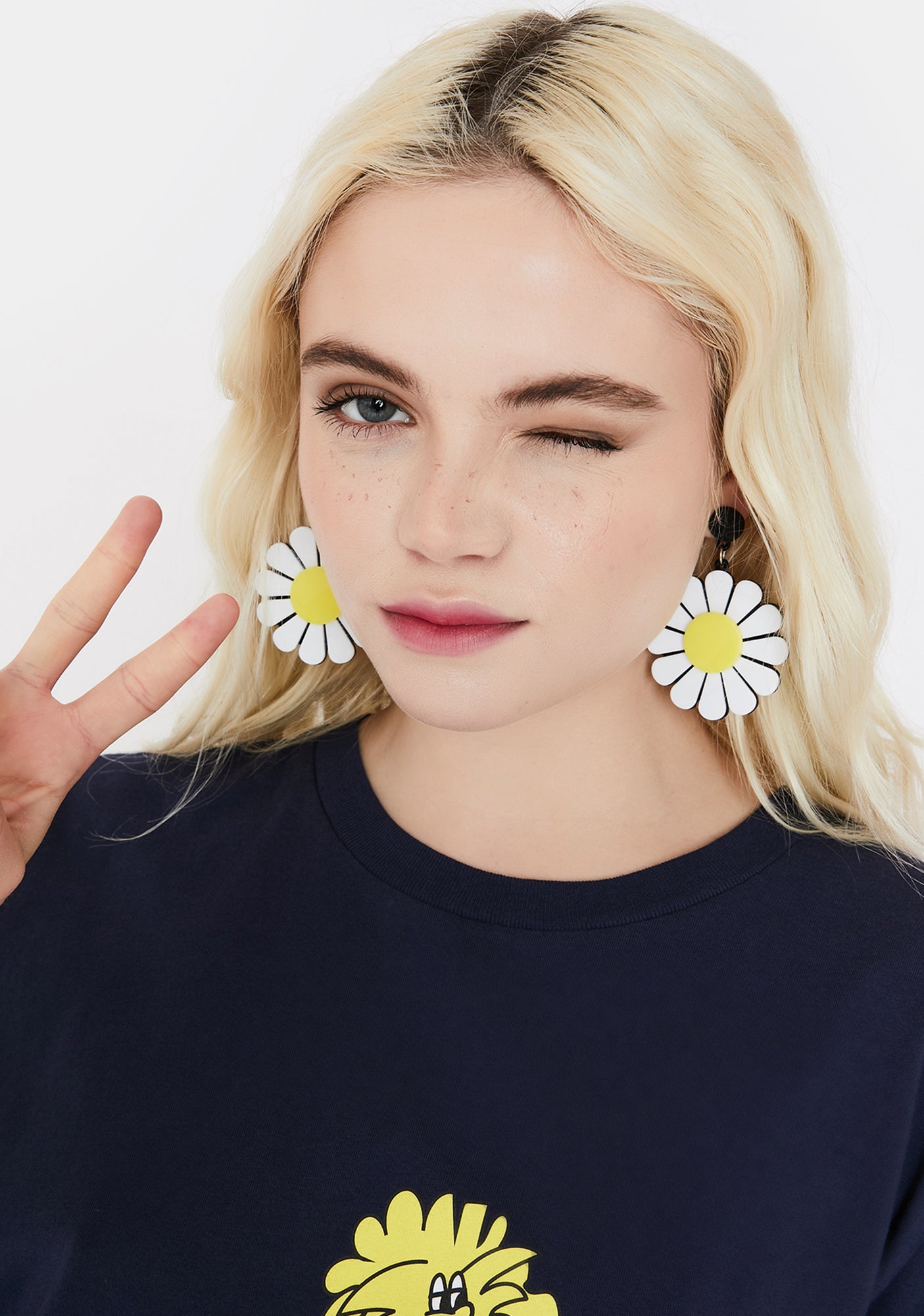 Dramatic Daisy Drop Earrings – Dolls Kill